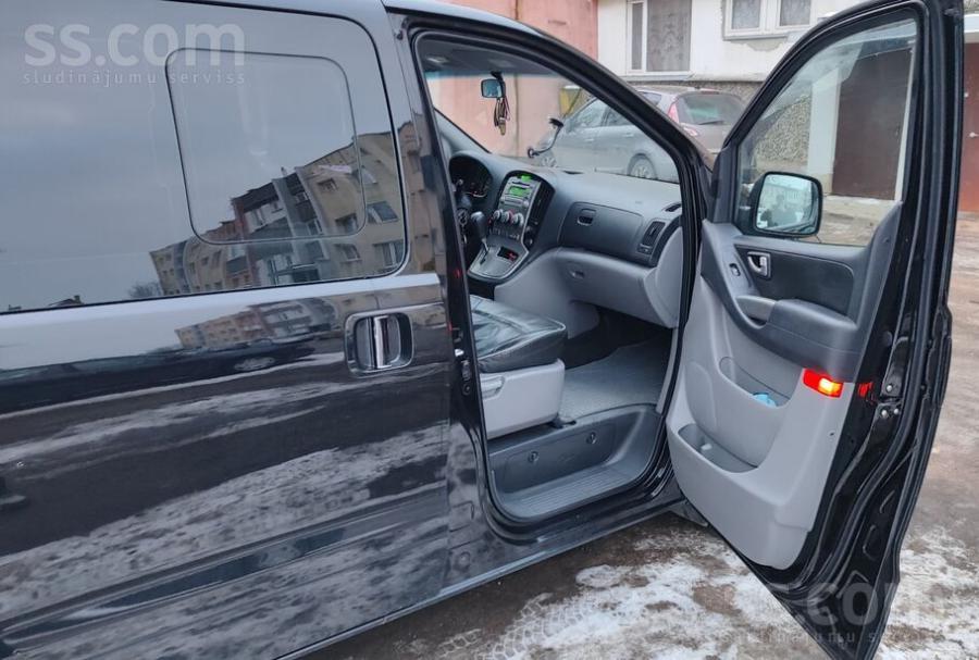 Black Hyundai H-1 2013 in Rezekne, with an engine capacity of 2.50 L and mileage of 344 thousand km for 9800 €, photo 1 on AUTOMOTO.COM.LV