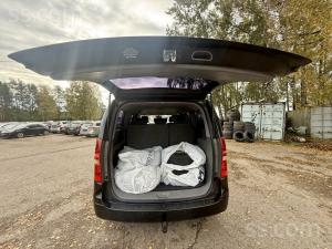Black Hyundai H-1 2011 in Riga, with an engine capacity of 2.50 L and mileage of 0 thousand km for 8990 €, photo 9 on AUTOMOTO.COM.LV