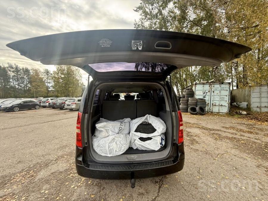 Black Hyundai H-1 2011 in Riga, with an engine capacity of 2.50 L and mileage of 0 thousand km for 8990 €, photo 9 on AUTOMOTO.COM.LV