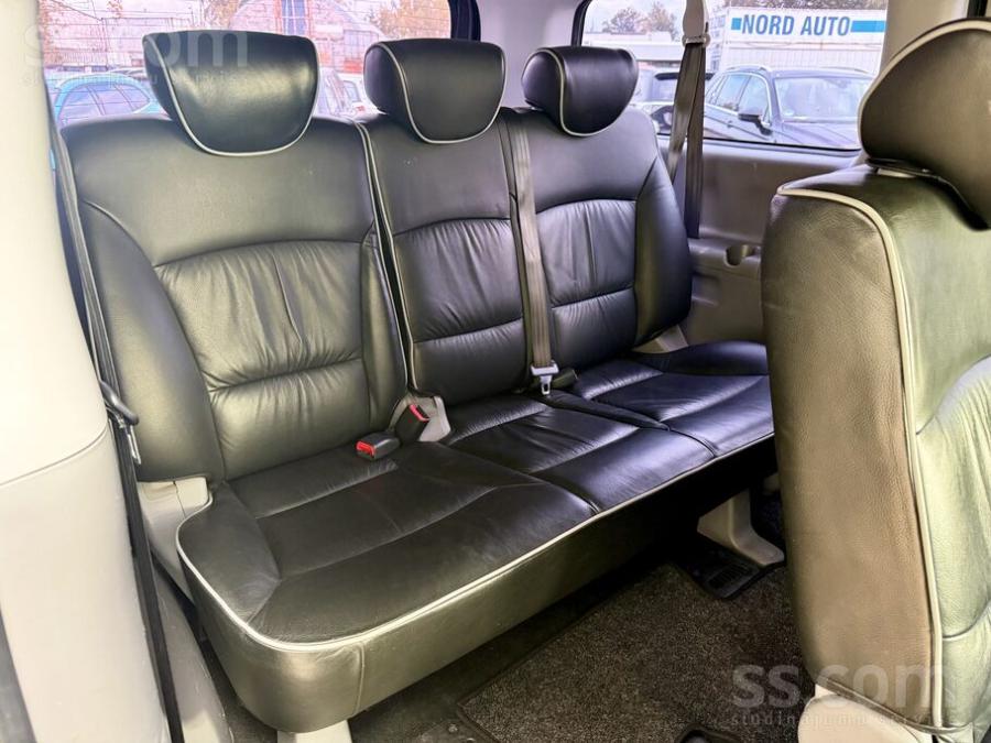 Black Hyundai H-1 2011 in Riga, with an engine capacity of 2.50 L and mileage of 0 thousand km for 8990 €, photo 12 on AUTOMOTO.COM.LV