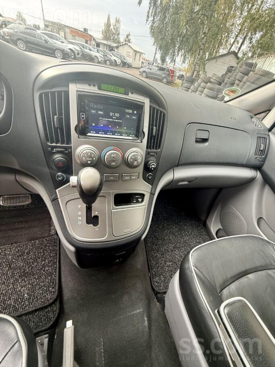 Black Hyundai H-1 2011 in Riga, with an engine capacity of 2.50 L and mileage of 0 thousand km for 8990 €, photo 22 on AUTOMOTO.COM.LV