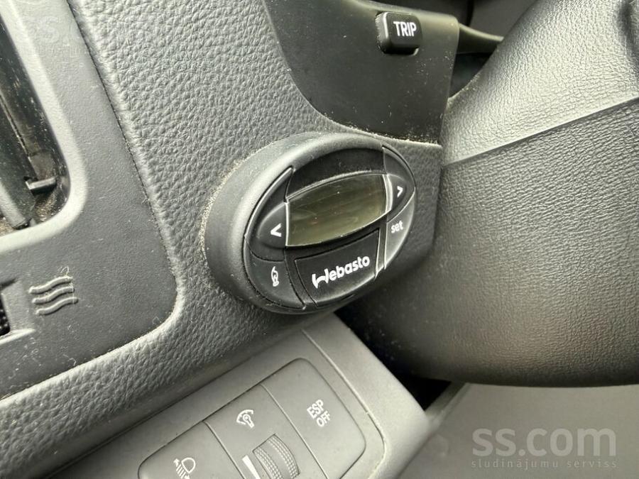 Black Hyundai H-1 2011 in Riga, with an engine capacity of 2.50 L and mileage of 0 thousand km for 8990 €, photo 28 on AUTOMOTO.COM.LV