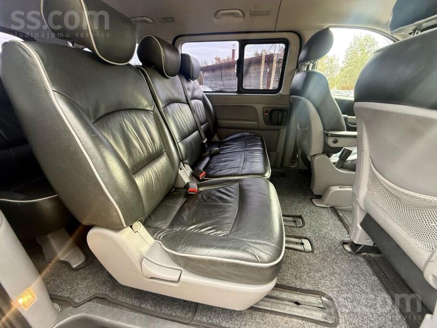 Black Hyundai H-1 2011 in Riga, with an engine capacity of 2.50 L and mileage of 0 thousand km for 8990 €, photo 31 on AUTOMOTO.COM.LV