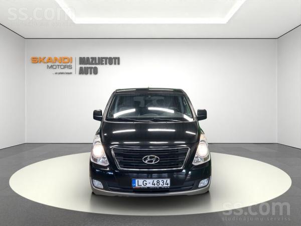 Melns Hyundai H-1 2015 Rīga, ar dzinēja tilpumu 2.50 L un nobraukumu 210 tūkst. km par 11790 €, foto 3 vietnē AUTOMOTO.COM.LV