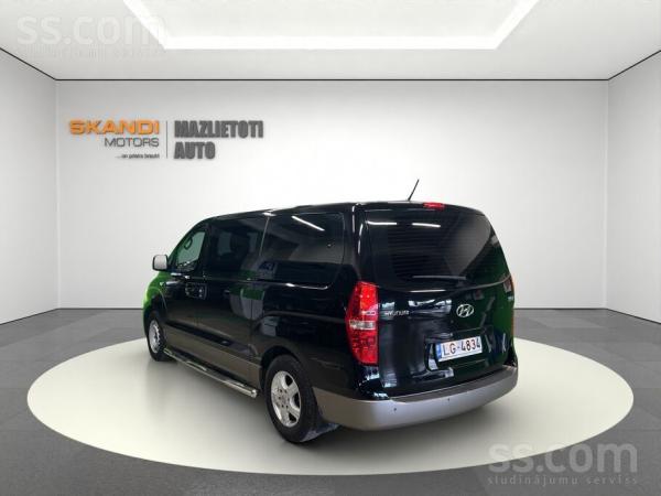 Melns Hyundai H-1 2015 Rīga, ar dzinēja tilpumu 2.50 L un nobraukumu 210 tūkst. km par 11790 €, foto 5 vietnē AUTOMOTO.COM.LV