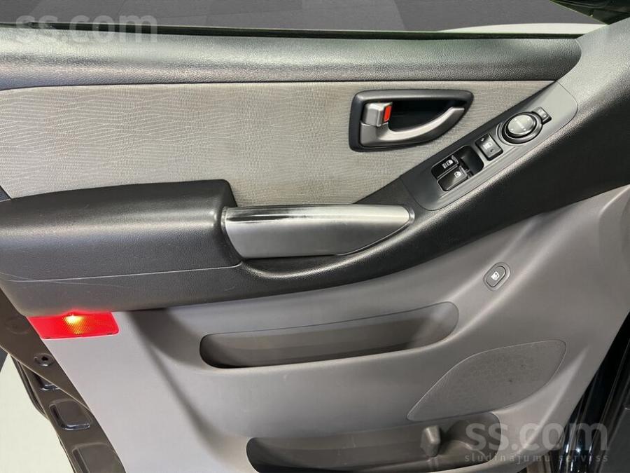 Melns Hyundai H-1 2015 Rīga, ar dzinēja tilpumu 2.50 L un nobraukumu 210 tūkst. km par 11790 €, foto 14 vietnē AUTOMOTO.COM.LV