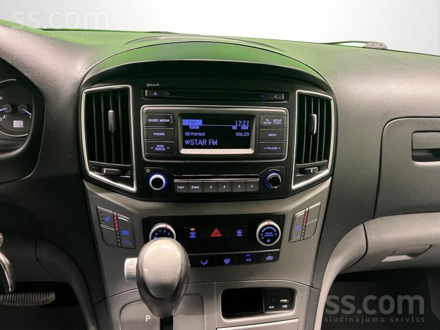 Melns Hyundai H-1 2015 Rīga, ar dzinēja tilpumu 2.50 L un nobraukumu 210 tūkst. km par 11790 €, foto 17 vietnē AUTOMOTO.COM.LV