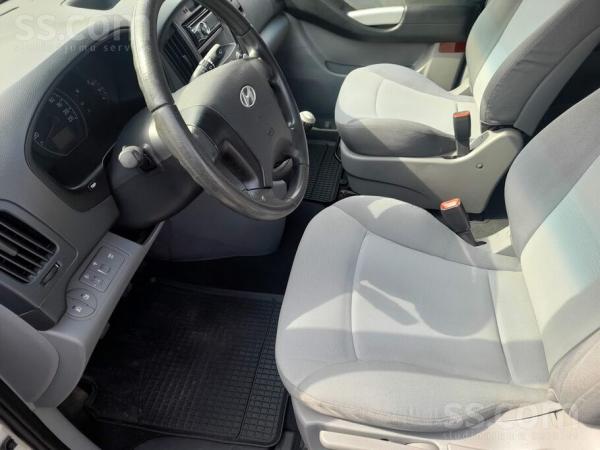 Pelēks Hyundai H-1 2010 Rīga, ar dzinēja tilpumu 2.50 L un nobraukumu 301 tūkst. km par 5990 €, foto 6 vietnē AUTOMOTO.COM.LV