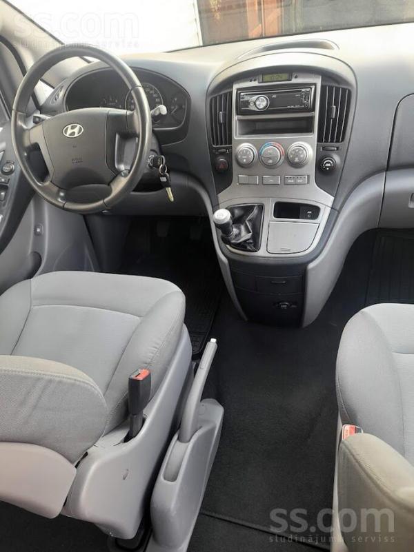 Pelēks Hyundai H-1 2010 Rīga, ar dzinēja tilpumu 2.50 L un nobraukumu 301 tūkst. km par 5990 €, foto 7 vietnē AUTOMOTO.COM.LV