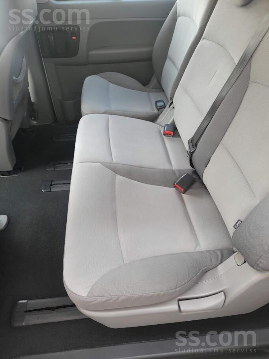 Pelēks Hyundai H-1 2010 Rīga, ar dzinēja tilpumu 2.50 L un nobraukumu 301 tūkst. km par 5990 €, foto 9 vietnē AUTOMOTO.COM.LV