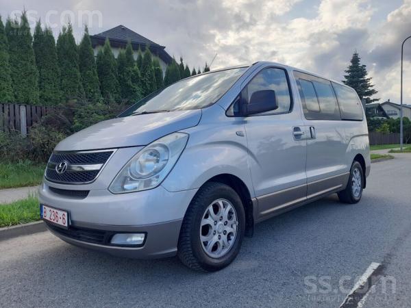 Grey Hyundai H-1 2010 in Riga, with an engine capacity of 2.50 L and mileage of 301 thousand km for 5990 €, photo 4 on AUTOMOTO.COM.LV