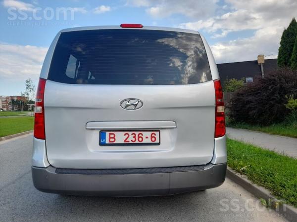 Grey Hyundai H-1 2010 in Riga, with an engine capacity of 2.50 L and mileage of 301 thousand km for 5990 €, photo 10 on AUTOMOTO.COM.LV