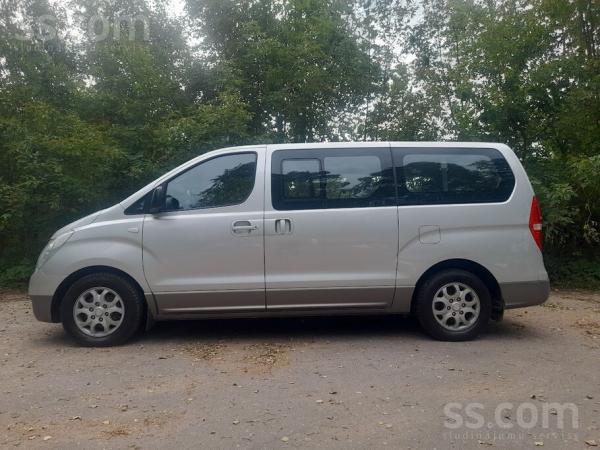 Pelēks Hyundai H-1 2010 Rīga, ar dzinēja tilpumu 2.50 L un nobraukumu 301 tūkst. km par 5990 €, foto 1 vietnē AUTOMOTO.COM.LV