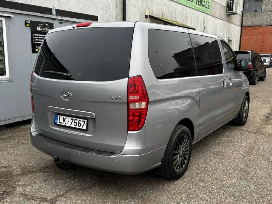 Grey Hyundai H-1 2013 in Daugavpils, with an engine capacity of 2.50 L and mileage of 279 thousand km for 6999 €, photo 5 on AUTOMOTO.COM.LV