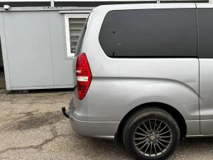 Grey Hyundai H-1 2013 in Daugavpils, with an engine capacity of 2.50 L and mileage of 279 thousand km for 6999 €, photo 8 on AUTOMOTO.COM.LV
