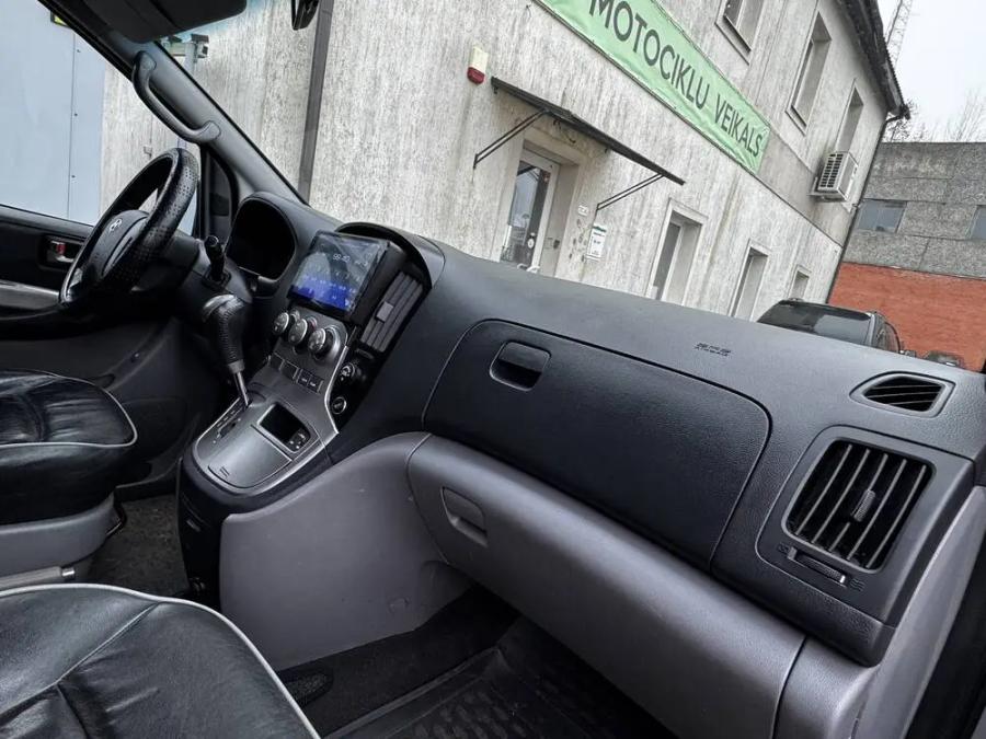 Grey Hyundai H-1 2013 in Daugavpils, with an engine capacity of 2.50 L and mileage of 279 thousand km for 6999 €, photo 13 on AUTOMOTO.COM.LV