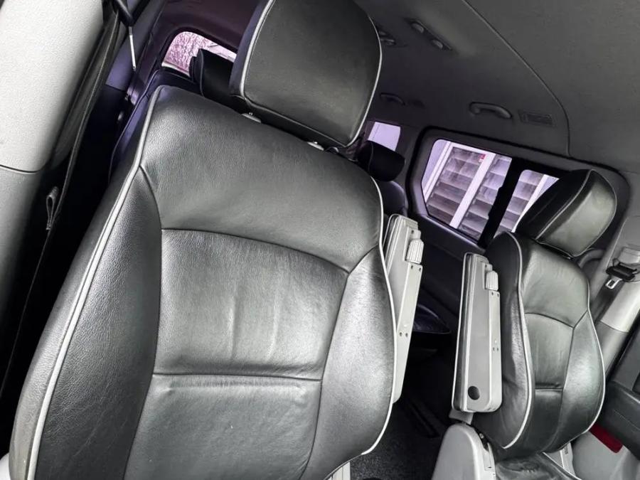 Grey Hyundai H-1 2013 in Daugavpils, with an engine capacity of 2.50 L and mileage of 279 thousand km for 6999 €, photo 14 on AUTOMOTO.COM.LV