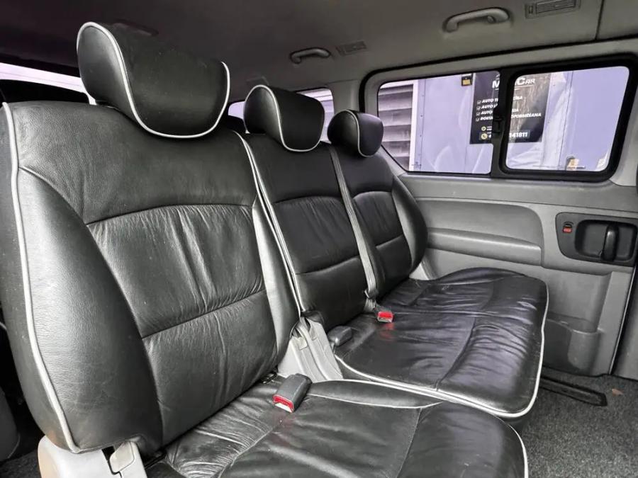 Grey Hyundai H-1 2013 in Daugavpils, with an engine capacity of 2.50 L and mileage of 279 thousand km for 6999 €, photo 15 on AUTOMOTO.COM.LV