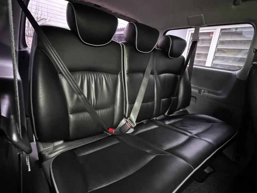 Grey Hyundai H-1 2013 in Daugavpils, with an engine capacity of 2.50 L and mileage of 279 thousand km for 6999 €, photo 16 on AUTOMOTO.COM.LV