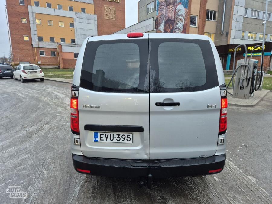 Hyundai H-1 2008 in Siauliai, with an engine capacity of 2.50 L and mileage of 250 thousand km for 2500 €, photo 8 on AUTOMOTO.COM.LV