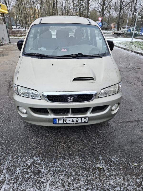 Hyundai H-1 2005 in Riga, with an engine capacity of 2.50 L and mileage of 365 thousand km for 1200 €, photo 1 on AUTOMOTO.COM.LV