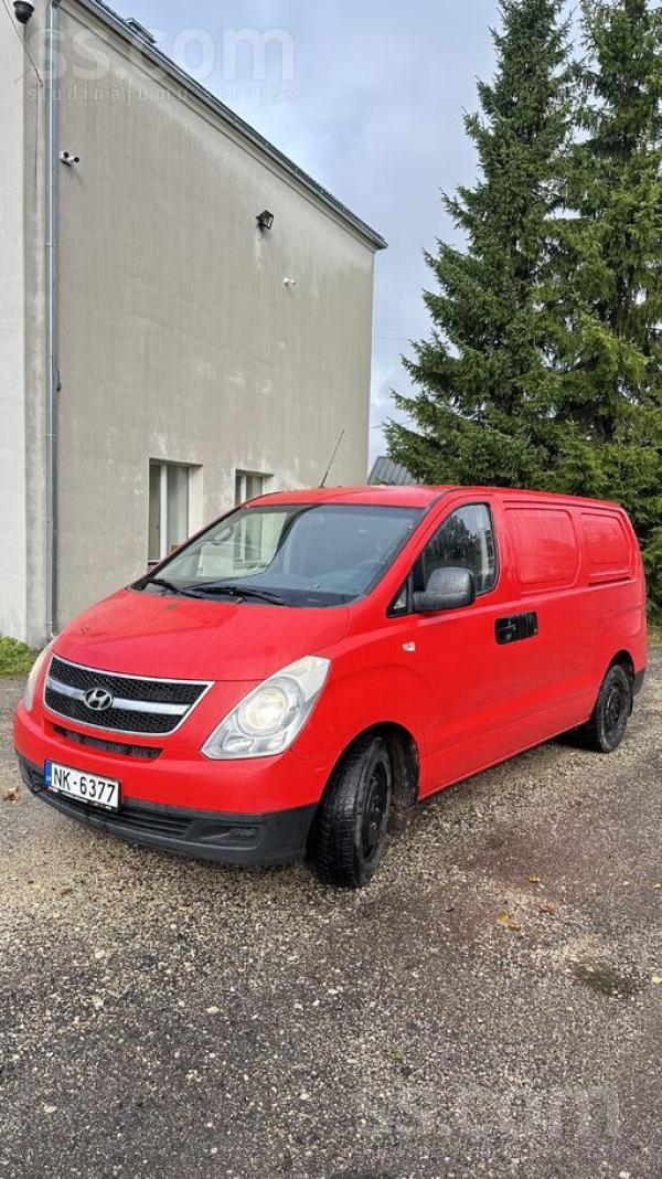 Red Hyundai H-1 2010 in Rezekne, with an engine capacity of 2.50 L and mileage of 365 thousand km for 2200 €, photo 1 on AUTOMOTO.COM.LV