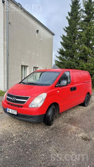 Красный Хендай H-1 2010 в Резекне, объемом двигателя 2.50 л и пробегом 365 тыс. км за 2200 €, фото  на AUTOMOTO.COM.LV
