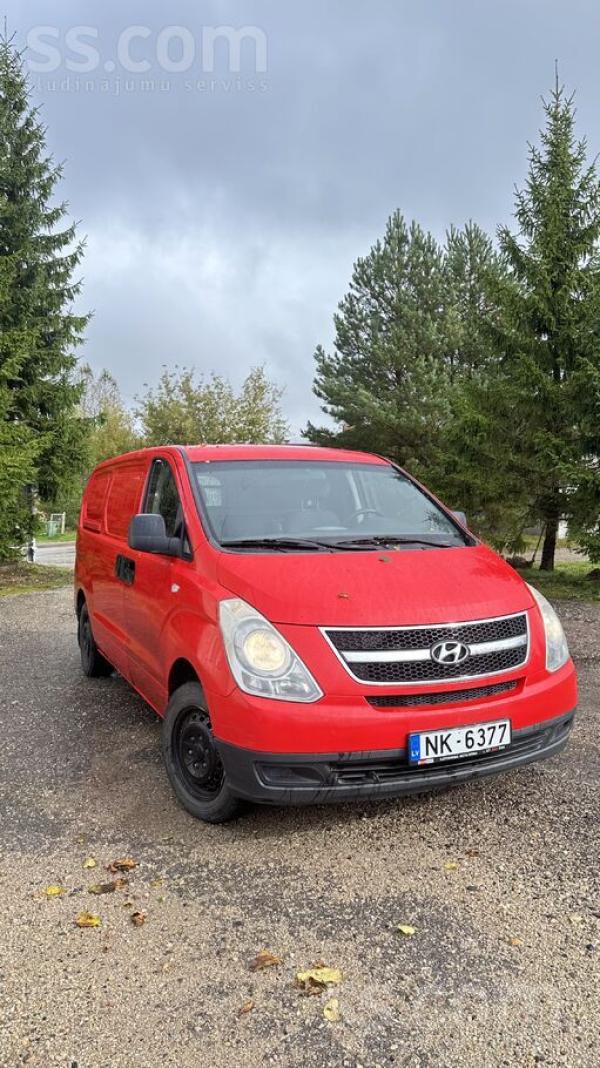 Red Hyundai H-1 2010 in Rezekne, with an engine capacity of 2.50 L and mileage of 365 thousand km for 2200 €, photo 4 on AUTOMOTO.COM.LV