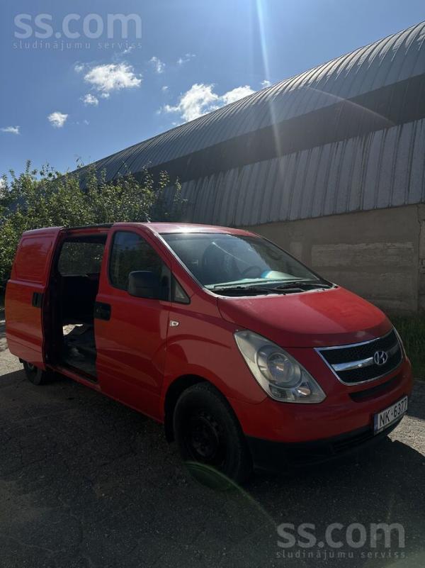Red Hyundai H-1 2010 in Rezekne, with an engine capacity of 2.50 L and mileage of 365 thousand km for 2200 €, photo 6 on AUTOMOTO.COM.LV