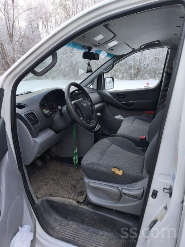 Balts Hyundai H-1 2009 Valka, ar dzinēja tilpumu 2.50 L un nobraukumu 391 tūkst. km par 3500 €, foto 6 vietnē AUTOMOTO.COM.LV