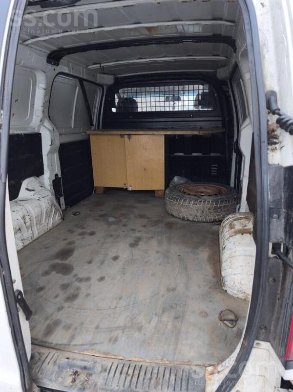 Balts Hyundai H-1 2009 Valka, ar dzinēja tilpumu 2.50 L un nobraukumu 391 tūkst. km par 3500 €, foto 8 vietnē AUTOMOTO.COM.LV