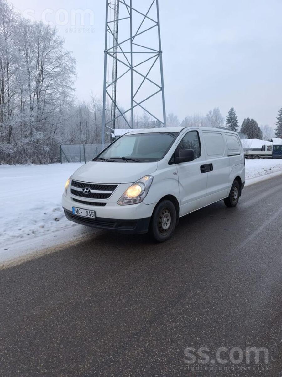 Белый Хендай H-1 2009 в Валка, объемом двигателя 2.50 л и пробегом 391 тыс. км за 3500 €, фото 1 на AUTOMOTO.COM.LV