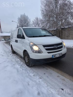 Белый Хендай H-1 2009 в Валка, объемом двигателя 2.50 л и пробегом 391 тыс. км за 3500 €, фото 4 на AUTOMOTO.COM.LV