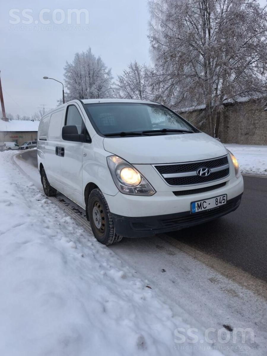 Белый Хендай H-1 2009 в Валка, объемом двигателя 2.50 л и пробегом 391 тыс. км за 3500 €, фото 4 на AUTOMOTO.COM.LV