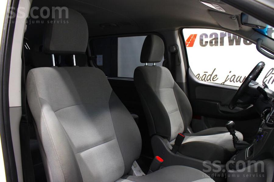 Balts Hyundai H-1 2018 Rīga, ar dzinēja tilpumu 2.50 L un nobraukumu 236 tūkst. km par 13500 €, foto 21 vietnē AUTOMOTO.COM.LV