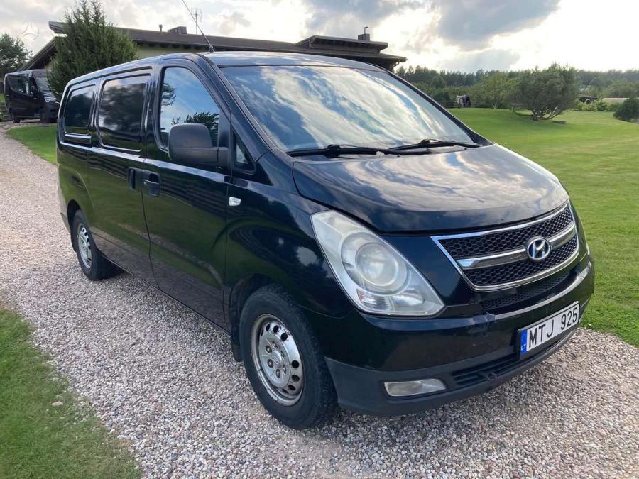 Melns Hyundai H1 2008 Viļņa, ar dzinēja tilpumu 2.50 L un nobraukumu 299 tūkst. km par 2500 €, foto 3 vietnē AUTOMOTO.COM.LV