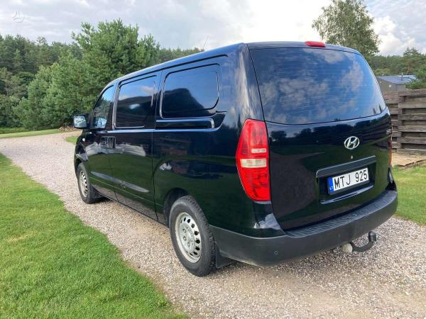 Black Hyundai H1 2008 in Vilnius, with an engine capacity of 2.50 L and mileage of 299 thousand km for 2500 €, photo 4 on AUTOMOTO.COM.LV