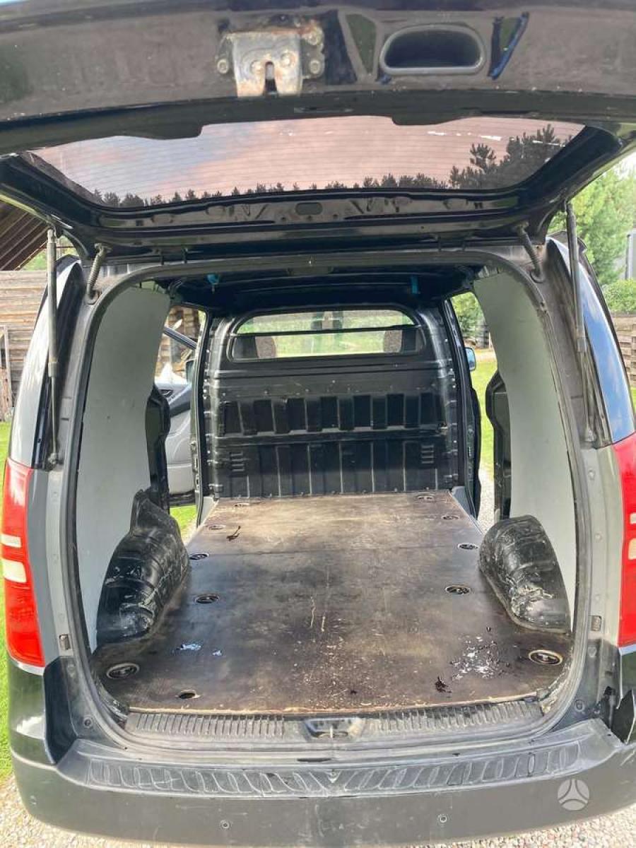 Melns Hyundai H1 2008 Viļņa, ar dzinēja tilpumu 2.50 L un nobraukumu 299 tūkst. km par 2500 €, foto 7 vietnē AUTOMOTO.COM.LV