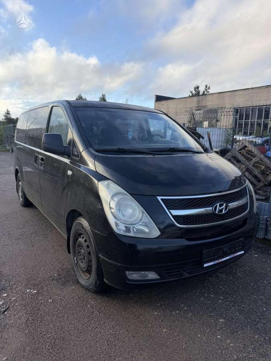 Черный Хендай Н1 2009 в Вильнюс, объемом двигателя 2.50 л и пробегом 330 тыс. км за 2100 €, фото 1 на AUTOMOTO.COM.LV