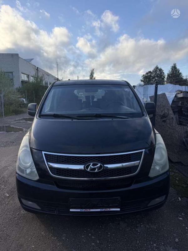 Черный Хендай Н1 2009 в Вильнюс, объемом двигателя 2.50 л и пробегом 330 тыс. км за 2100 €, фото 3 на AUTOMOTO.COM.LV