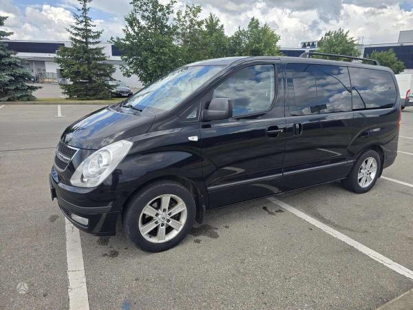 Black Hyundai H1 2010 in Panevezys, with an engine capacity of 2.50 L and mileage of 283 thousand km for 6800 €, photo 1 on AUTOMOTO.COM.LV