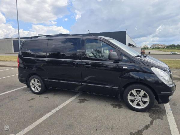 Black Hyundai H1 2010 in Panevezys, with an engine capacity of 2.50 L and mileage of 283 thousand km for 6800 €, photo 3 on AUTOMOTO.COM.LV