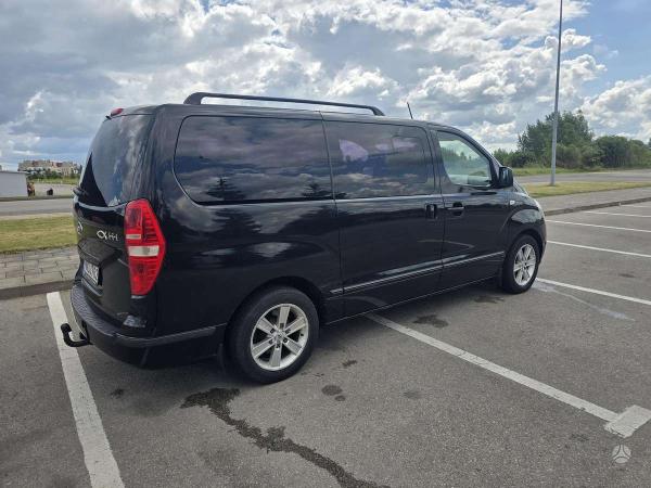Black Hyundai H1 2010 in Panevezys, with an engine capacity of 2.50 L and mileage of 283 thousand km for 6800 €, photo 4 on AUTOMOTO.COM.LV