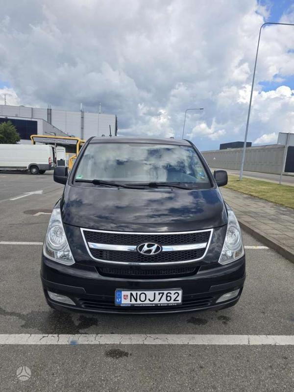 Black Hyundai H1 2010 in Panevezys, with an engine capacity of 2.50 L and mileage of 283 thousand km for 6800 €, photo 5 on AUTOMOTO.COM.LV