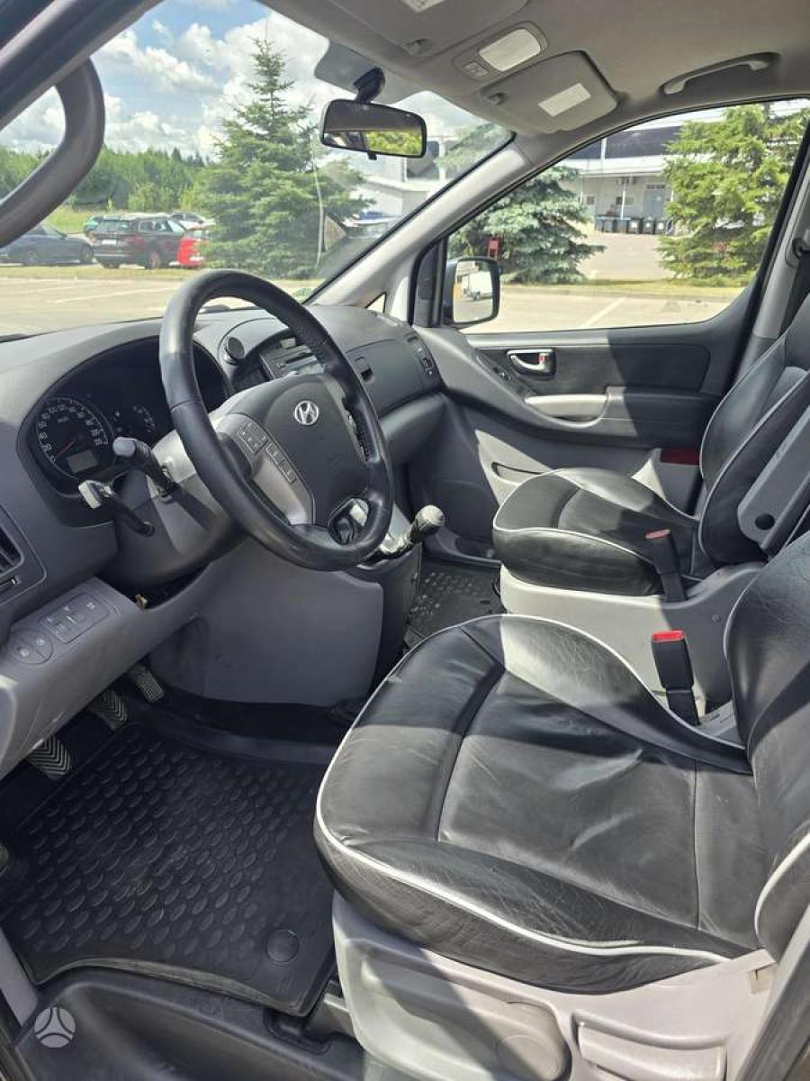 Melns Hyundai H1 2010 Panevēža, ar dzinēja tilpumu 2.50 L un nobraukumu 283 tūkst. km par 6800 €, foto 8 vietnē AUTOMOTO.COM.LV