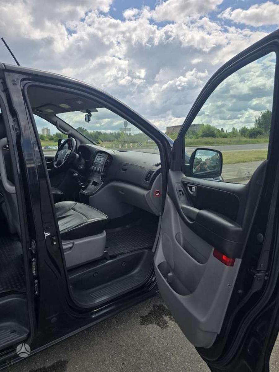 Melns Hyundai H1 2010 Panevēža, ar dzinēja tilpumu 2.50 L un nobraukumu 283 tūkst. km par 6800 €, foto 9 vietnē AUTOMOTO.COM.LV