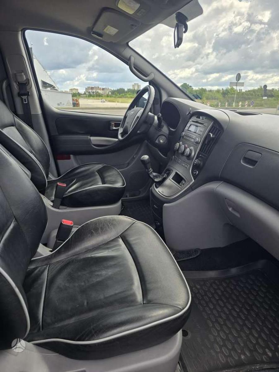 Melns Hyundai H1 2010 Panevēža, ar dzinēja tilpumu 2.50 L un nobraukumu 283 tūkst. km par 6800 €, foto 10 vietnē AUTOMOTO.COM.LV