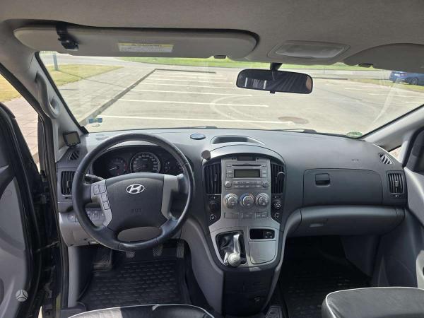 Black Hyundai H1 2010 in Panevezys, with an engine capacity of 2.50 L and mileage of 283 thousand km for 6800 €, photo 10 on AUTOMOTO.COM.LV