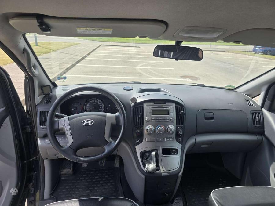 Melns Hyundai H1 2010 Panevēža, ar dzinēja tilpumu 2.50 L un nobraukumu 283 tūkst. km par 6800 €, foto 11 vietnē AUTOMOTO.COM.LV