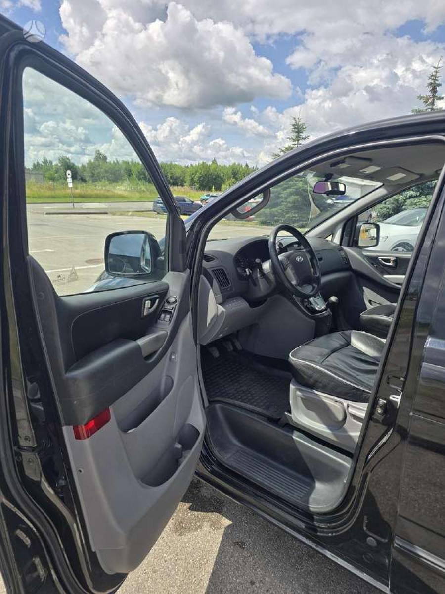 Melns Hyundai H1 2010 Panevēža, ar dzinēja tilpumu 2.50 L un nobraukumu 283 tūkst. km par 6800 €, foto 15 vietnē AUTOMOTO.COM.LV